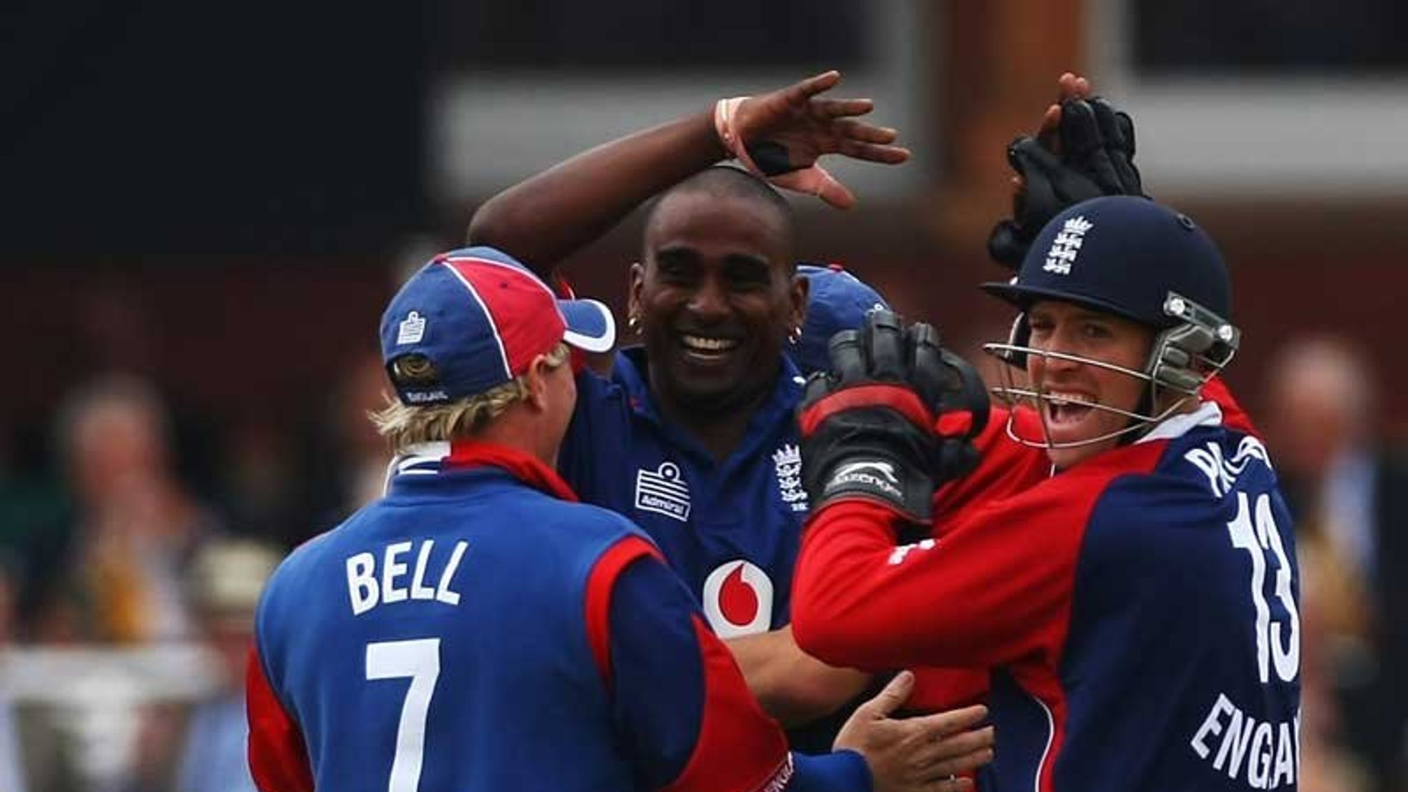 Dimi replaces Sidebottom | Cricket News | Sky Sports