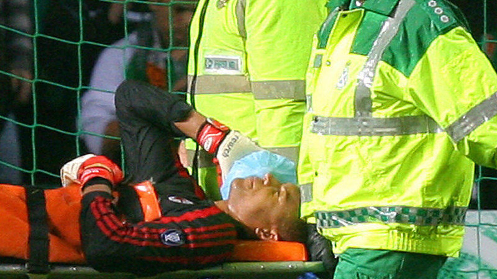 Dida hit by freak injury | Football News | Sky Sports