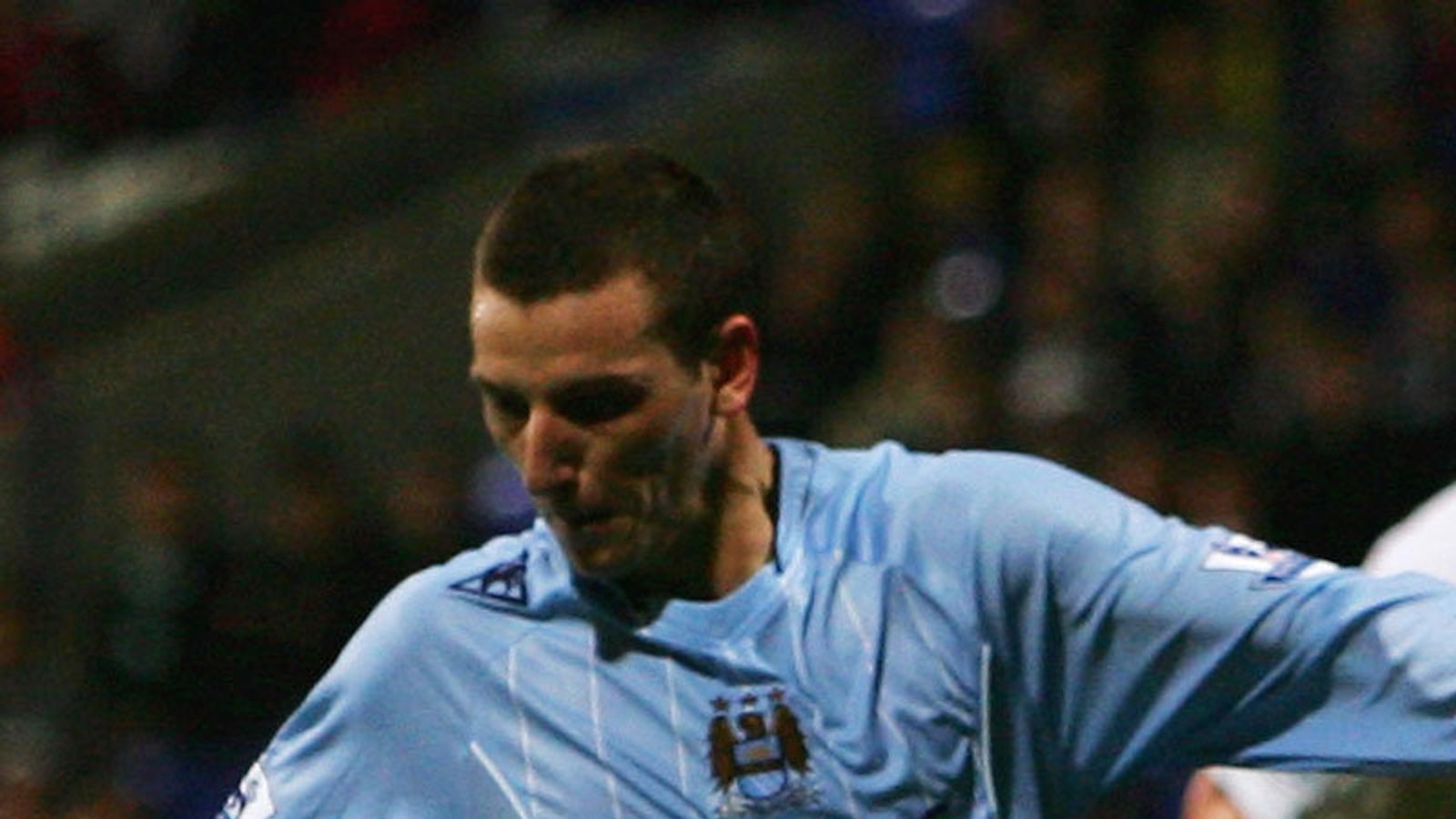 Elano leaves it late for City | Football News | Sky Sports