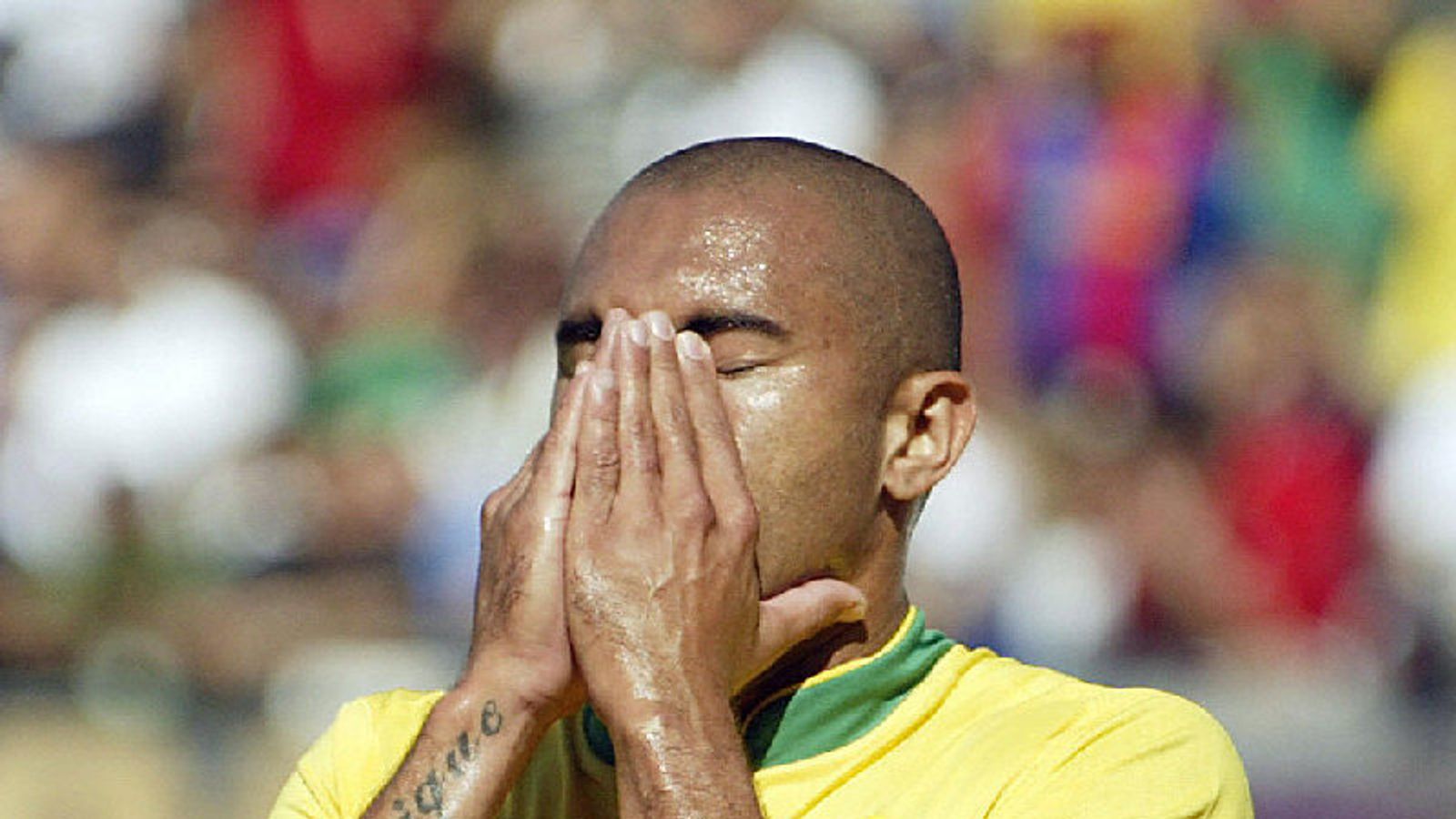 Roma make late Alves bid | Football News | Sky Sports