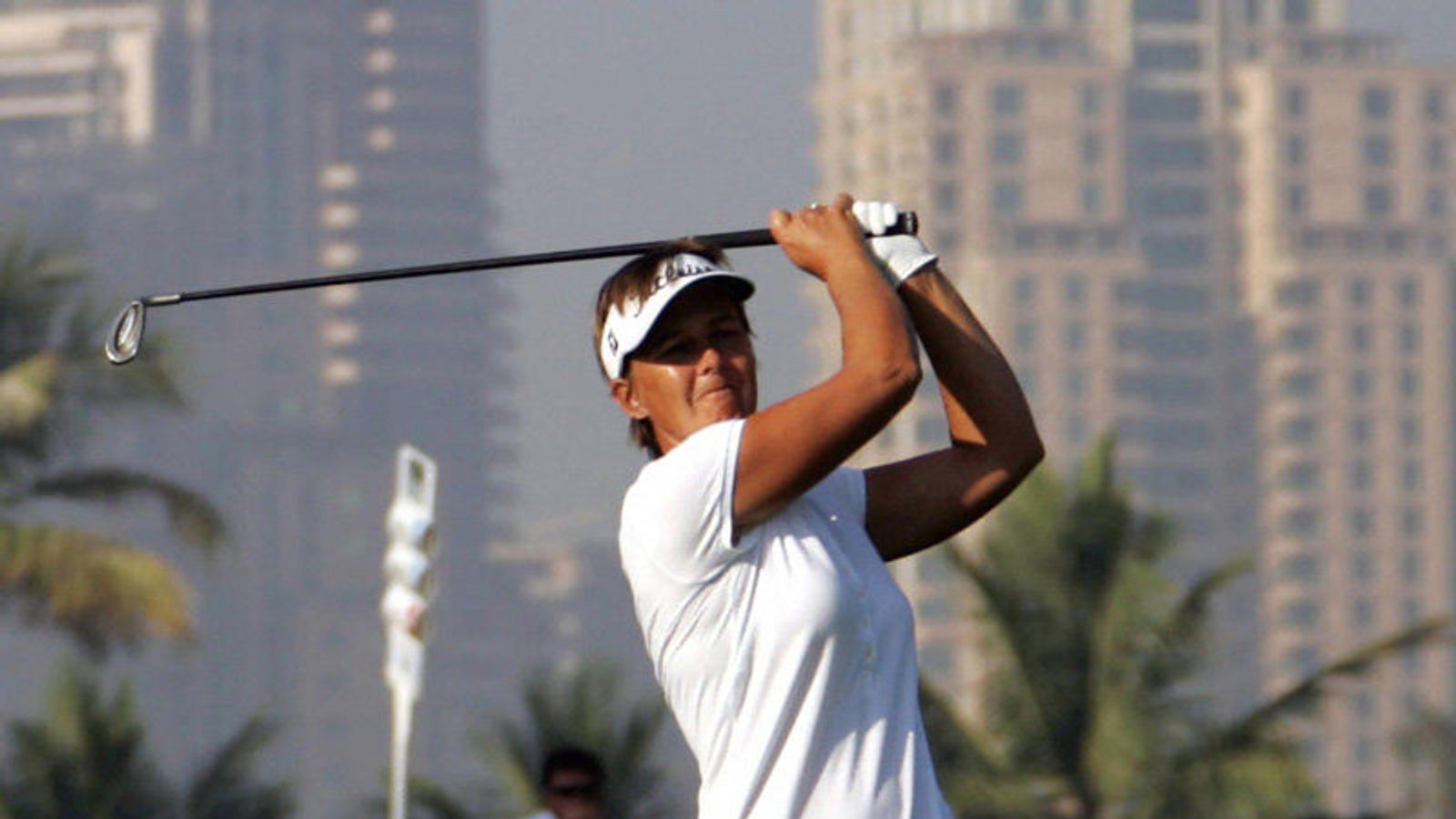 Hall leads Davies by one | Golf News | Sky Sports