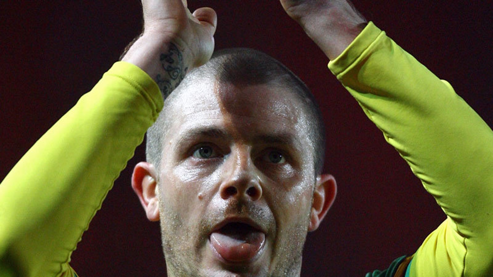 Cureton back with Norwich | Football News | Sky Sports