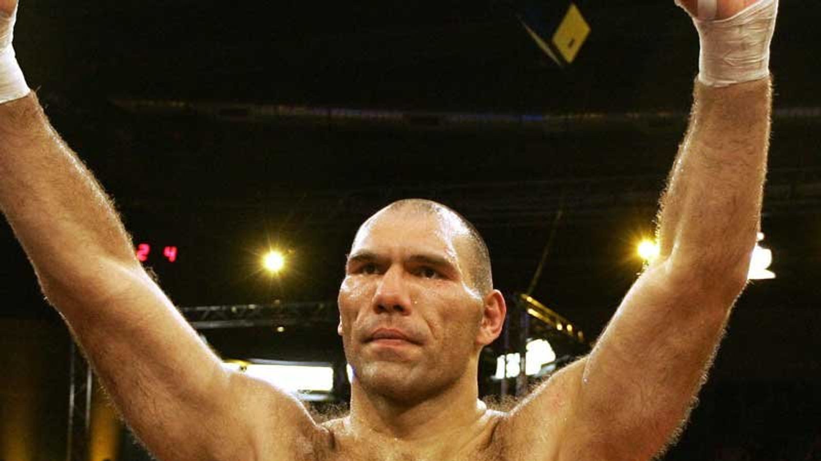 Valuev cruises to victory | Boxing News | Sky Sports