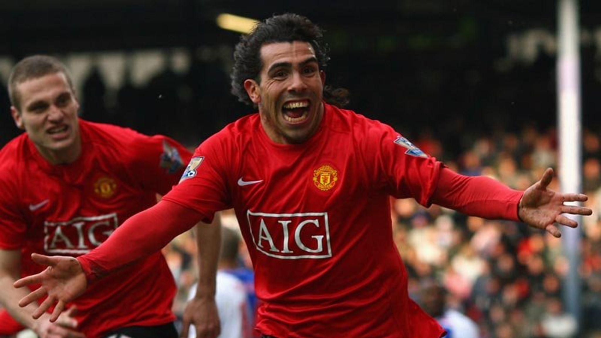 Carlos comes to United's aid | Football News | Sky Sports