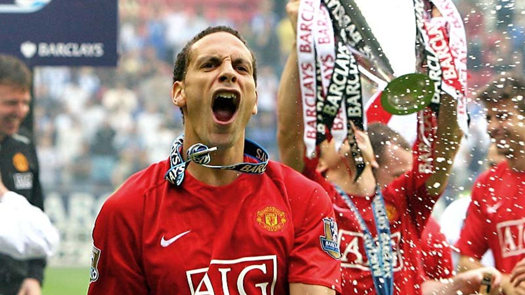 Ferdinand signs new United deal | Football News | Sky Sports