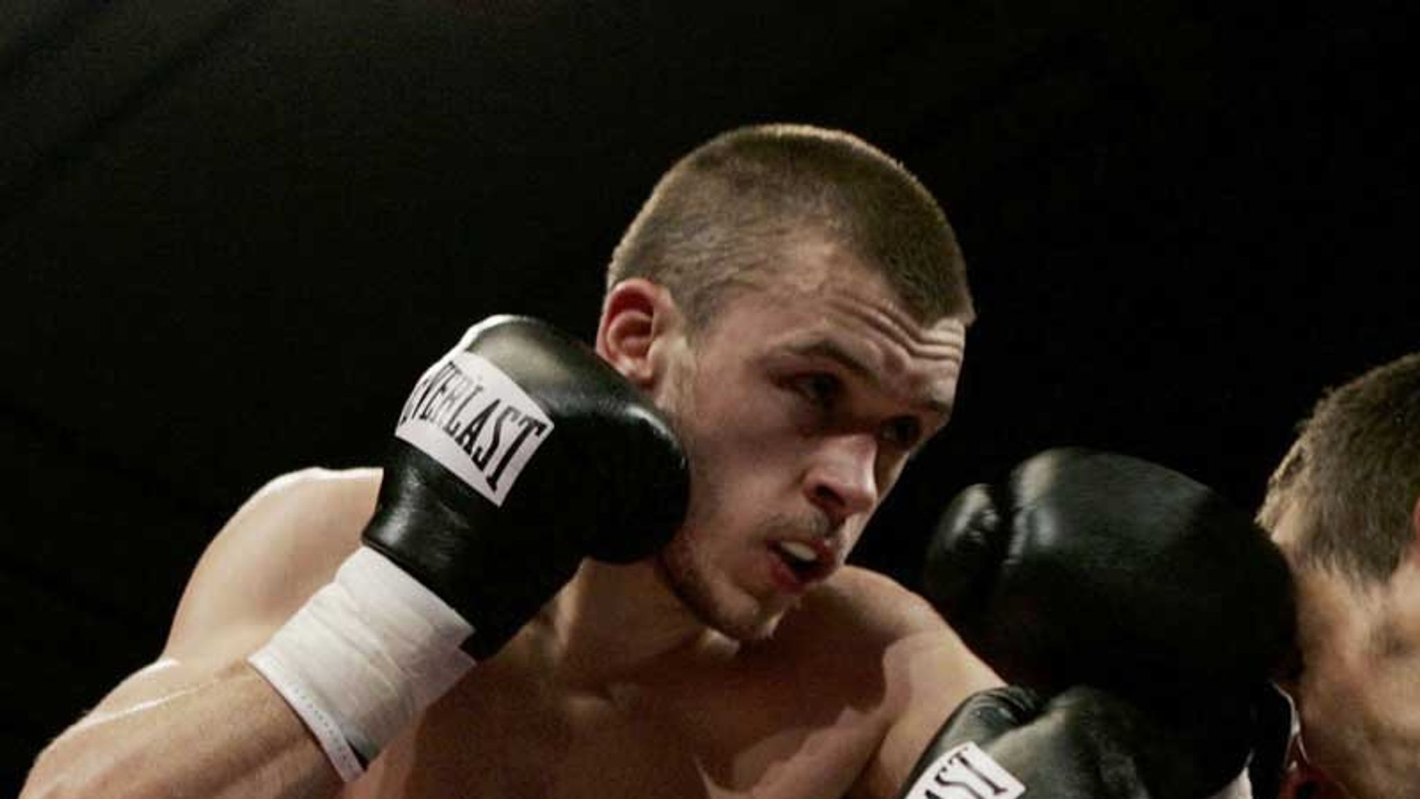 Magical Murray keeps title | Boxing News | Sky Sports