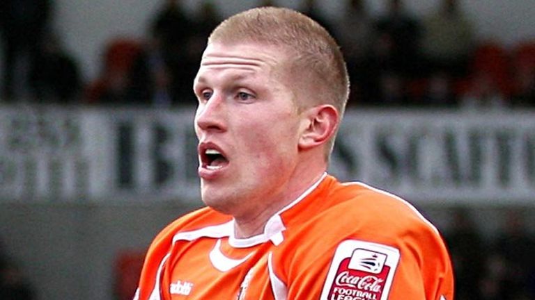 Southern signs Seasiders deal | Football News | Sky Sports