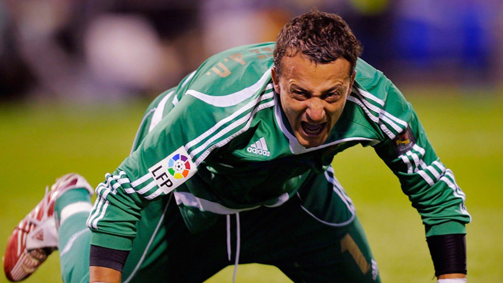 Spurs capture Cesar | Football News | Sky Sports