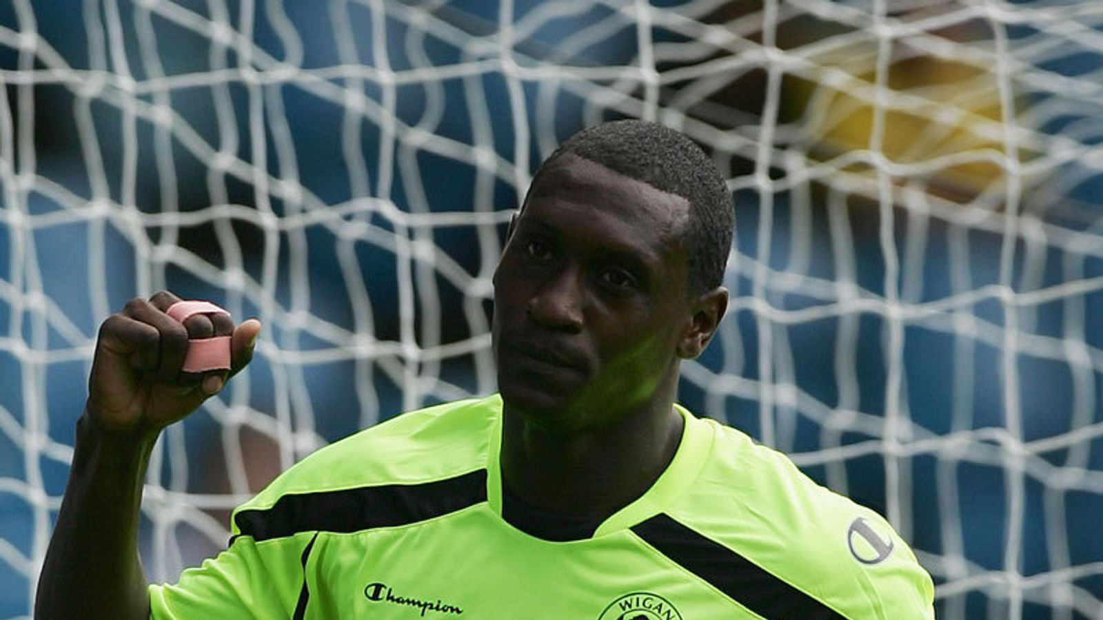 Heskey open to Reds return | Football News | Sky Sports