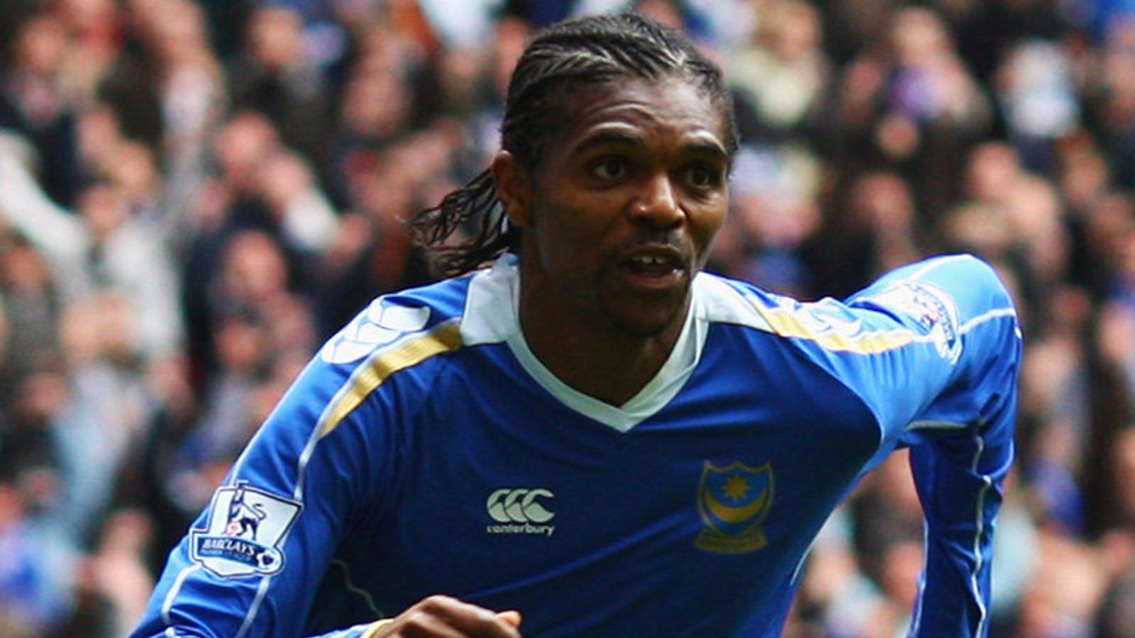 Kanu signs new Pompey deal | Football News | Sky Sports