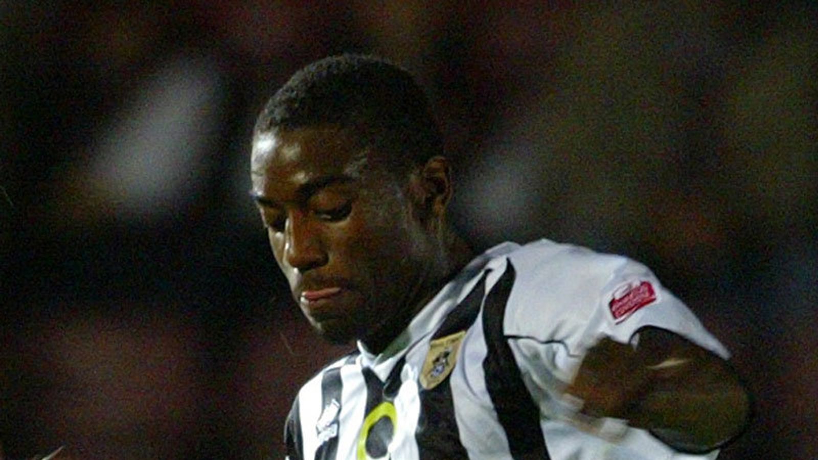Bulls consider Berry | Football News | Sky Sports