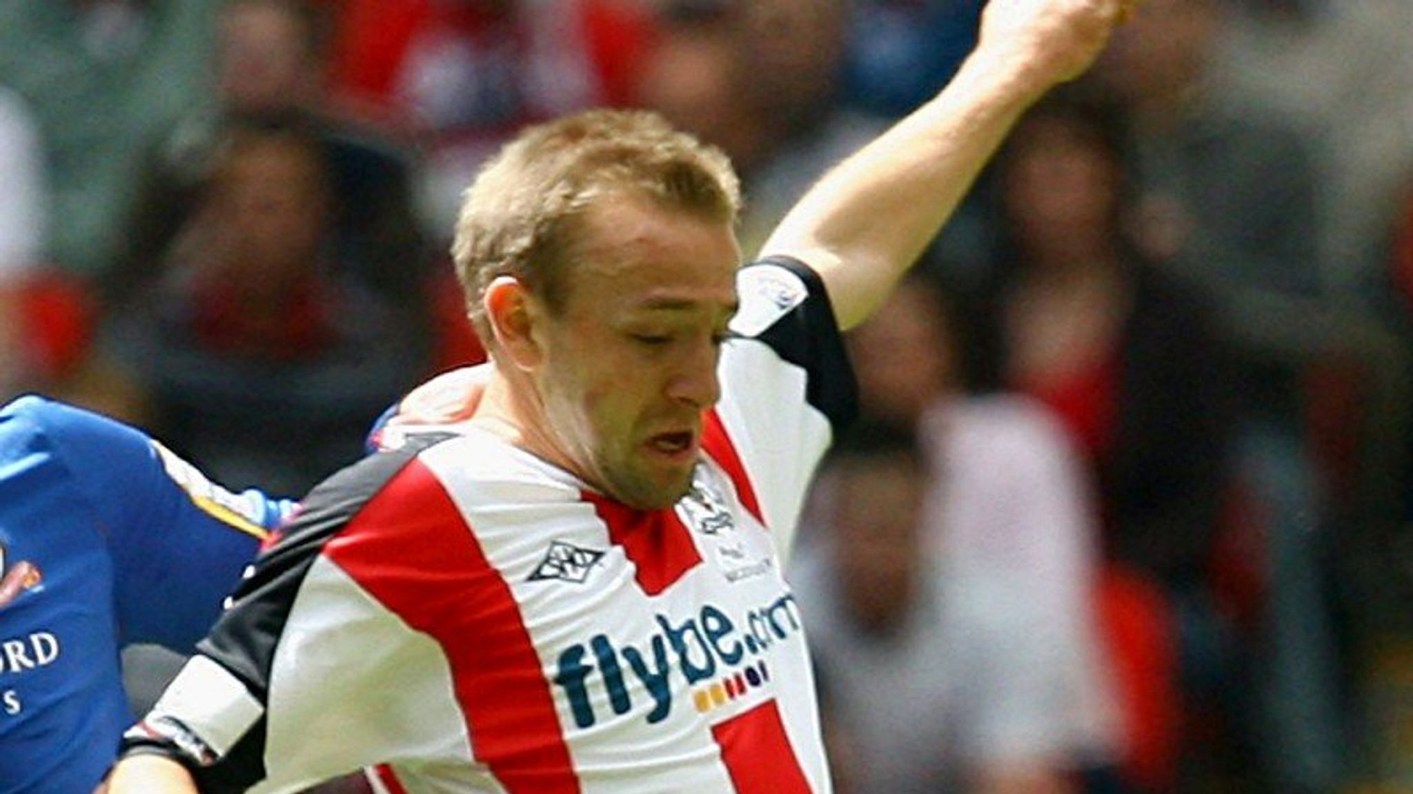 Gunn swoops for Gill | Football News | Sky Sports