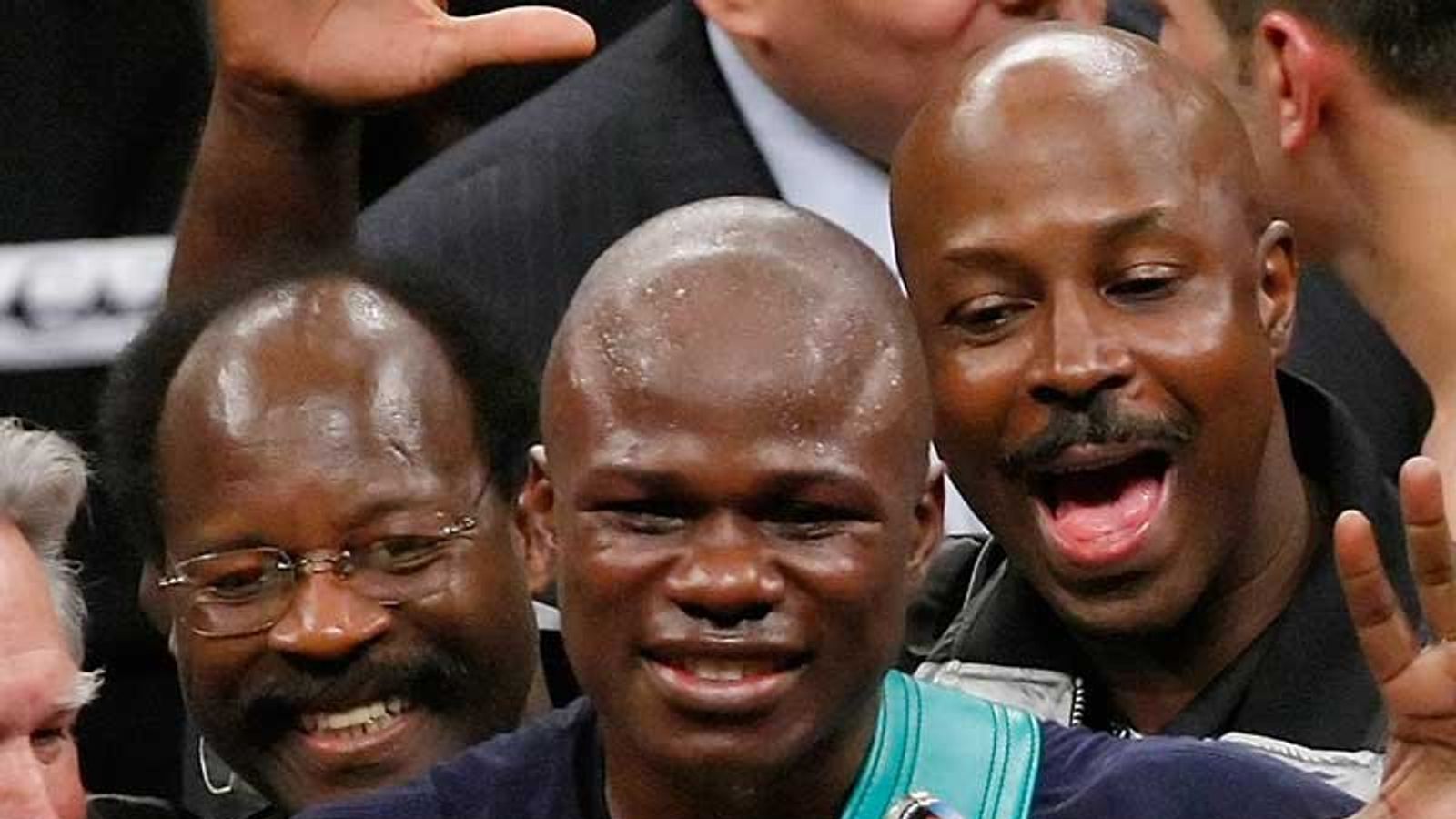 Forrest schools Mora in Vegas | Boxing News | Sky Sports