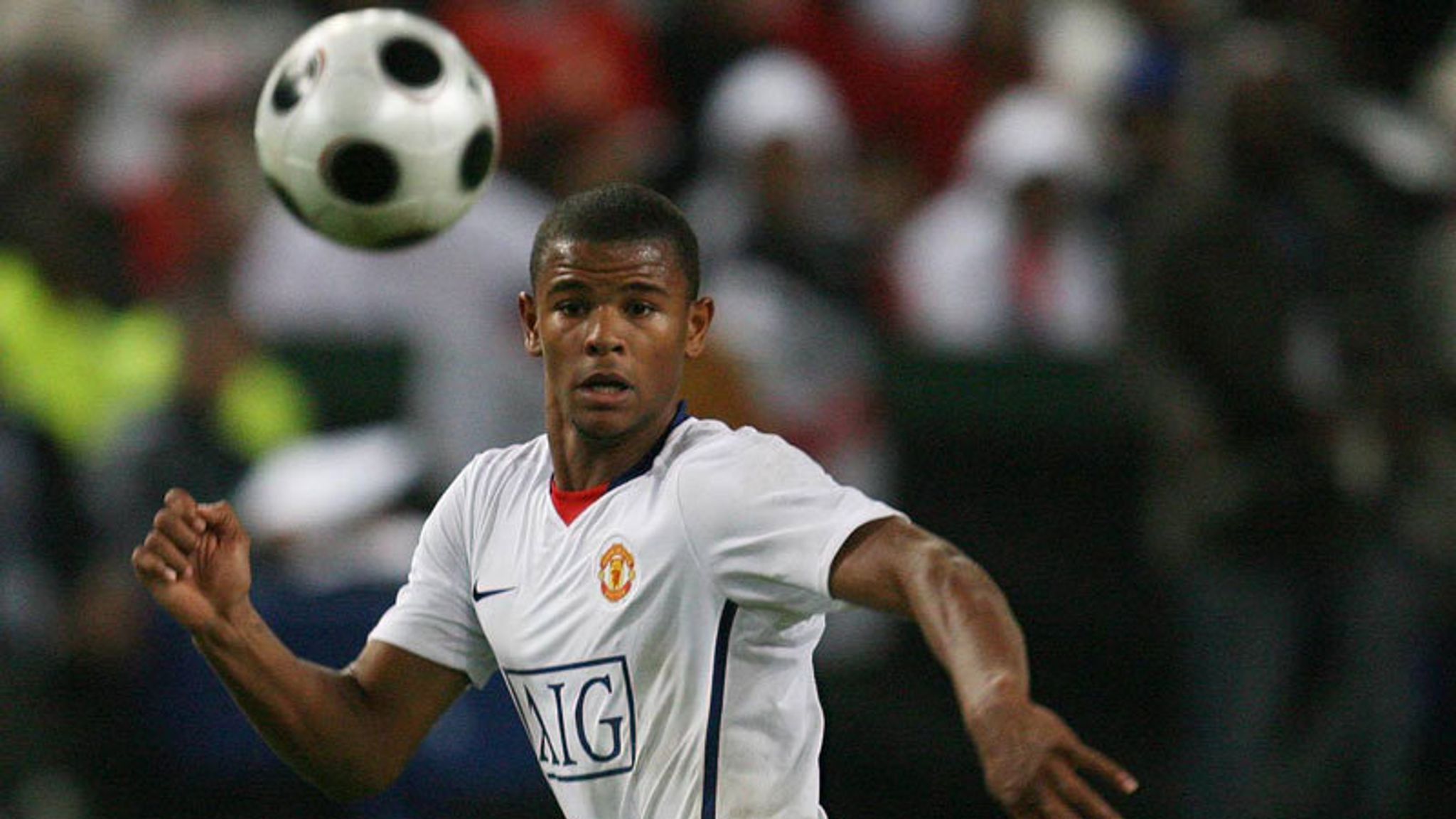 Bruce so close to Campbell | Football News | Sky Sports