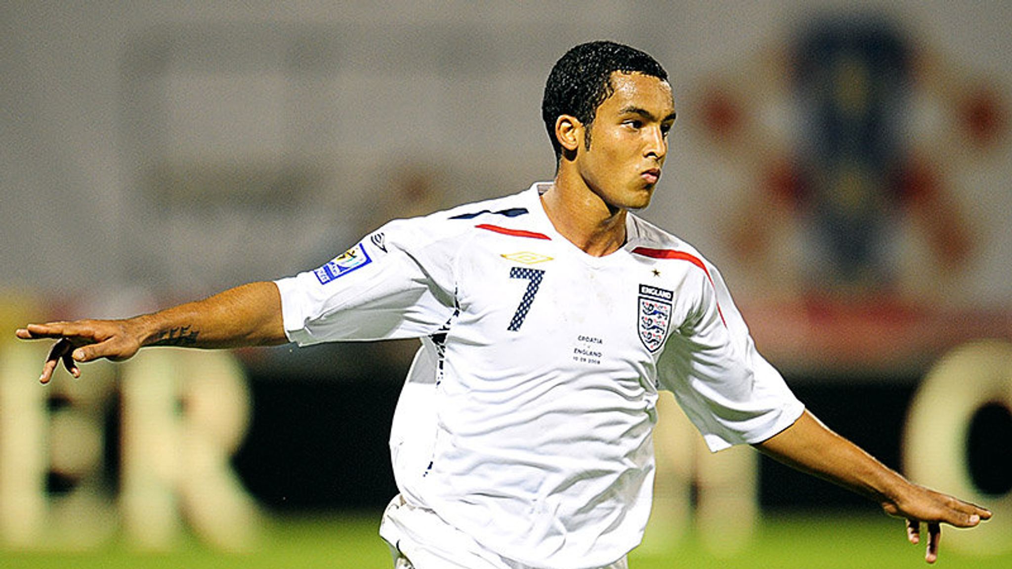 Walcott remains grounded | Football News | Sky Sports