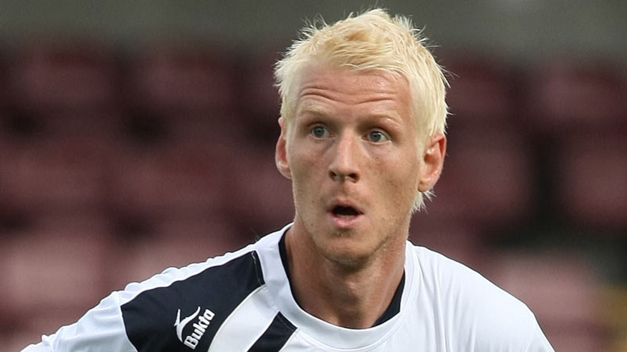 Canaries close on Whitbread | Football News | Sky Sports