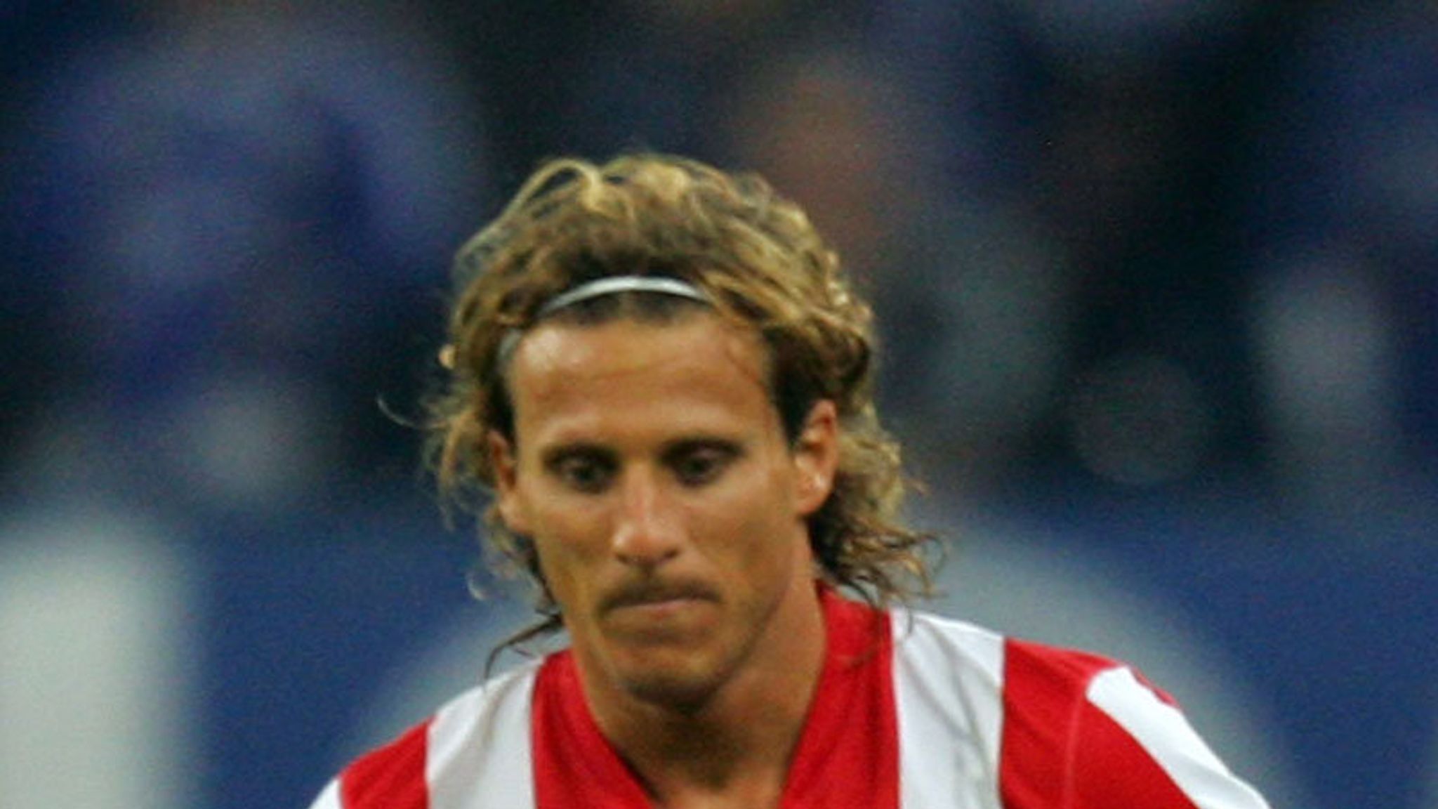 Forlan does not fear Reds | Football News | Sky Sports