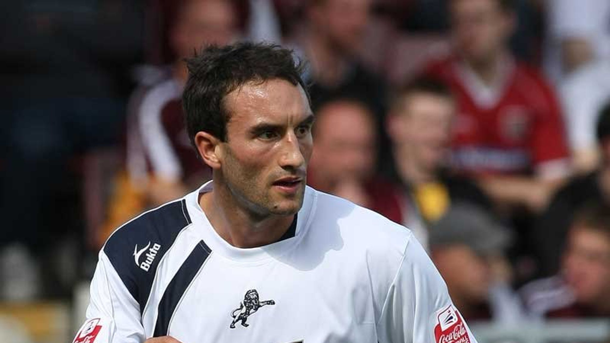 Hackett nets Lions deal | Football News | Sky Sports