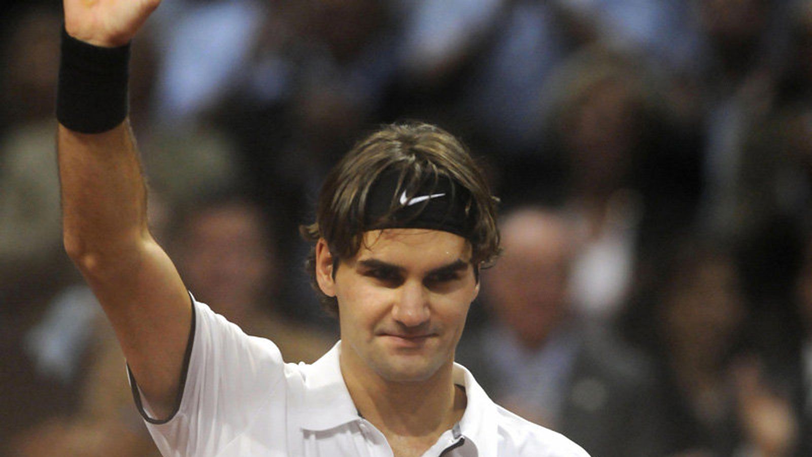Fed shrugs off bad back | Tennis News | Sky Sports