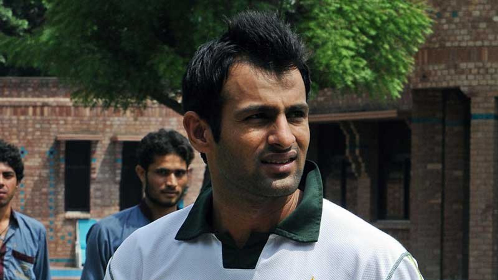 Pakistan stick with Malik | Cricket News | Sky Sports