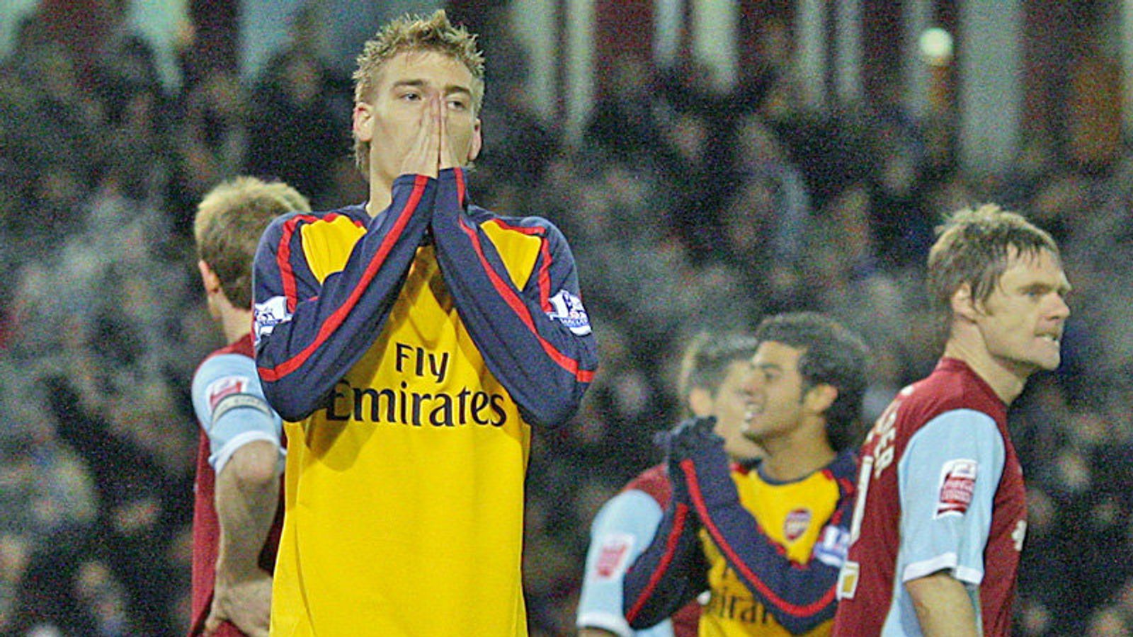 Bendtner eyes Arsenal stay | Football News | Sky Sports