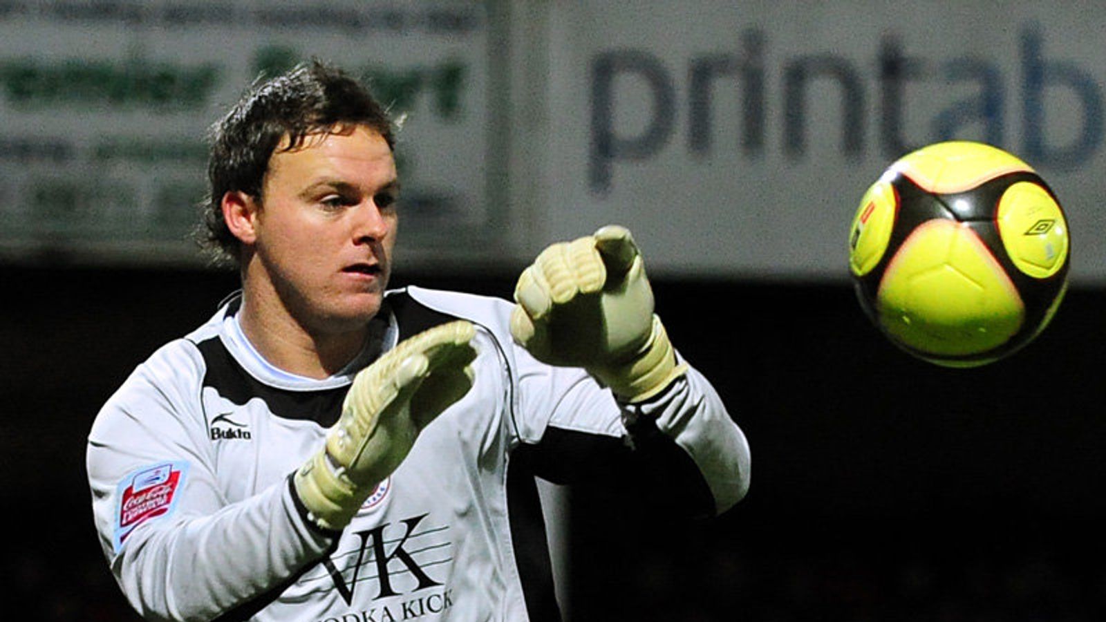 Bruce faces keeper dilemma | Football News | Sky Sports