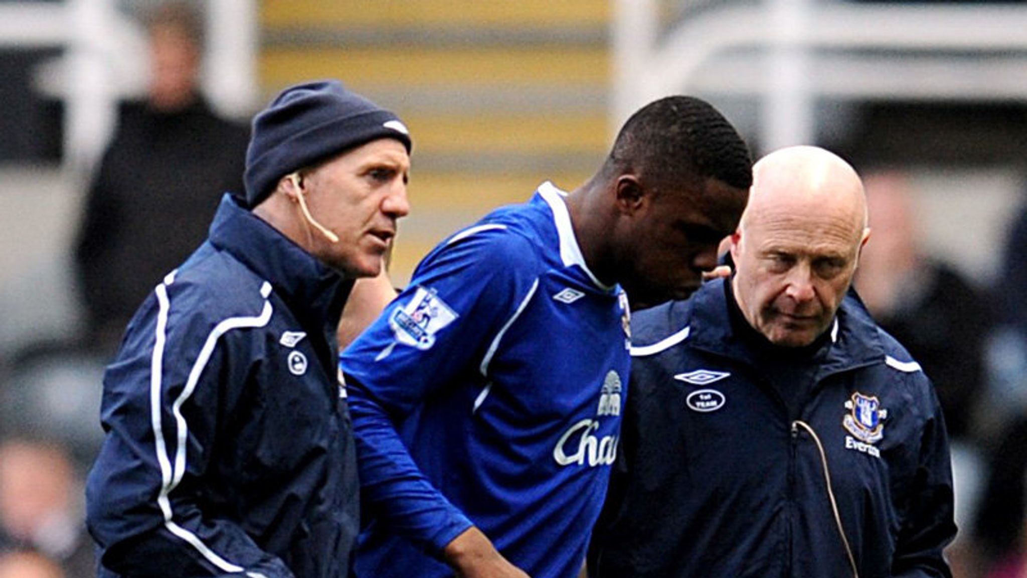 Strained ligaments for Anichebe | Football News | Sky Sports