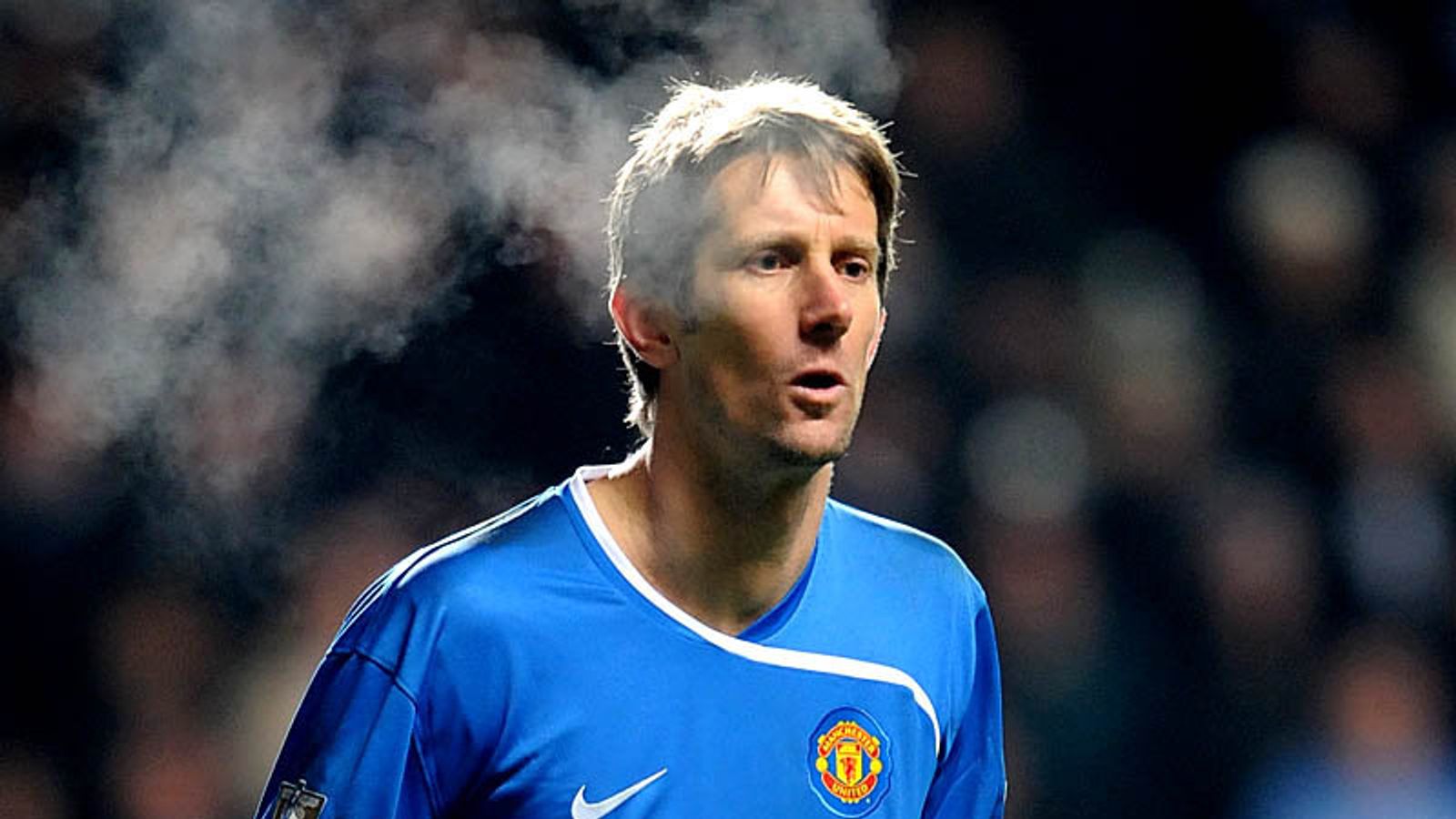 Van der Sar keen to seal title | Football News | Sky Sports