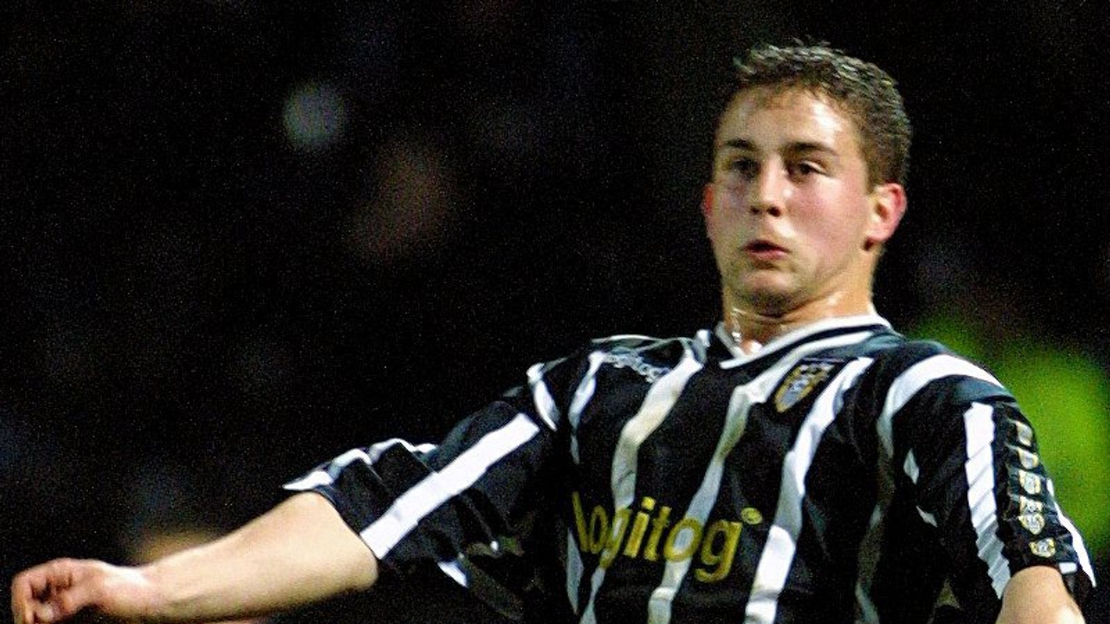 Brough leaves Gulls on loan | Football News | Sky Sports