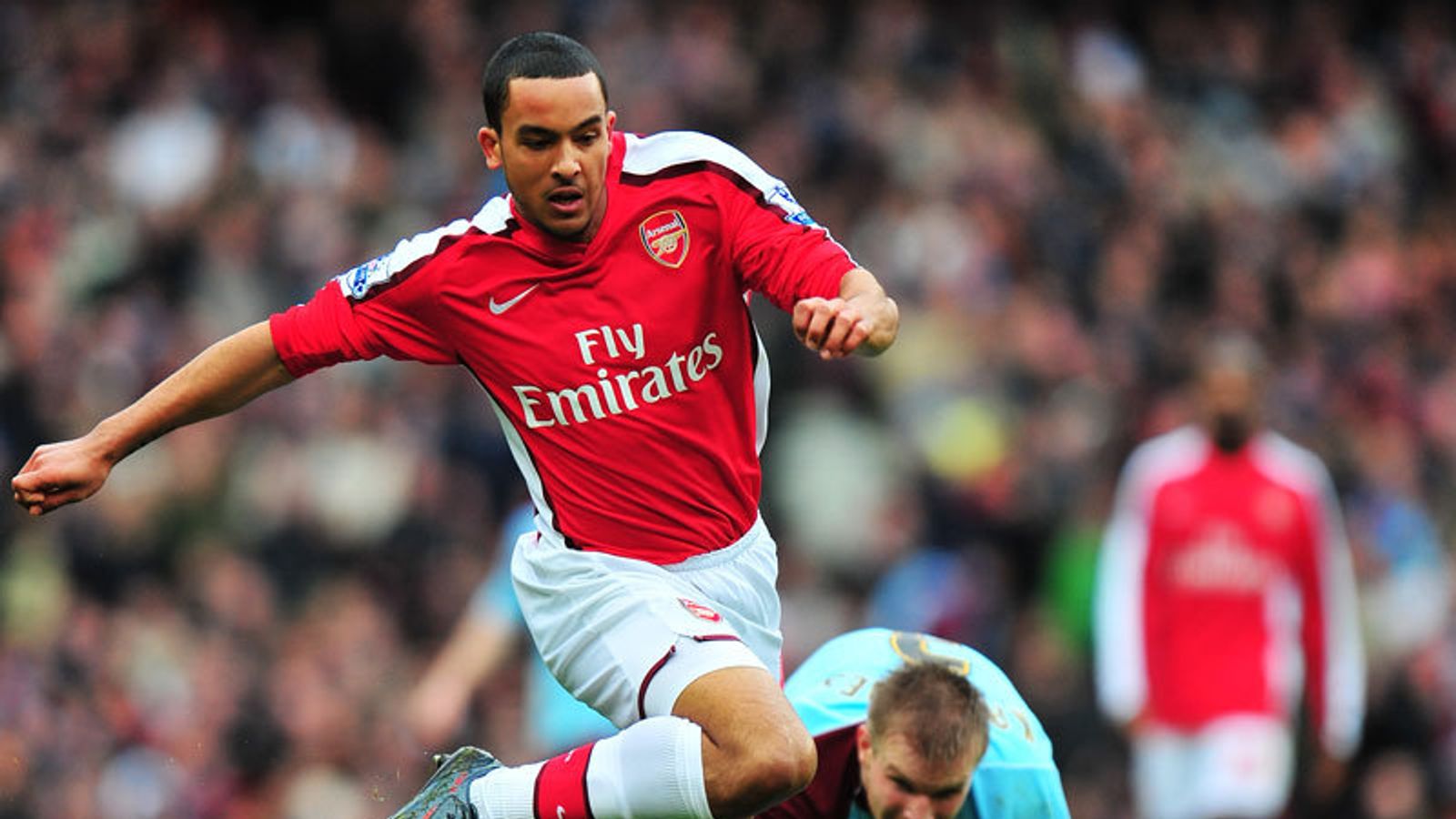 Walcott - Gunners scare rivals | Football News | Sky Sports
