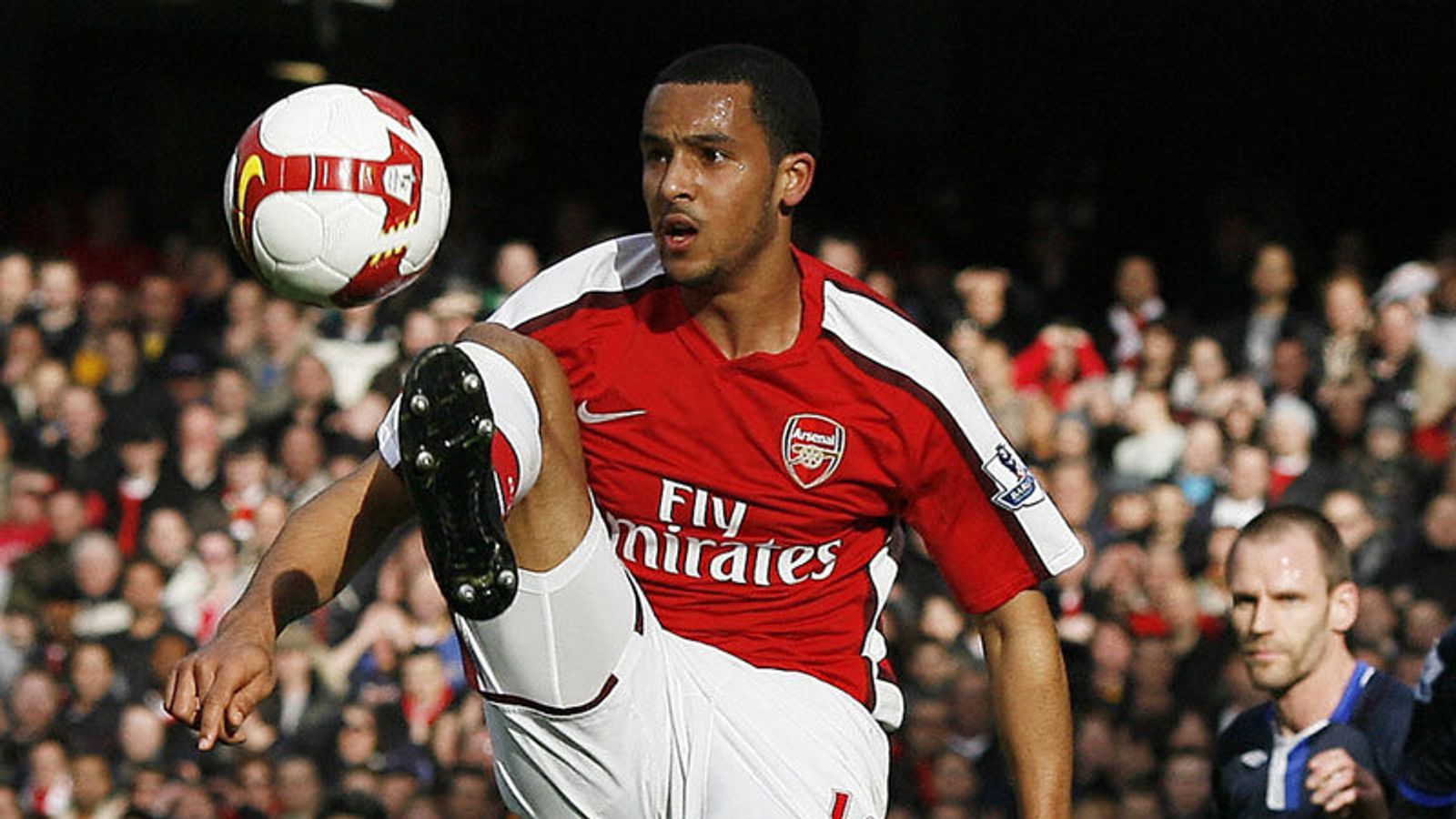 Walcott keen to extend stay | Football News | Sky Sports