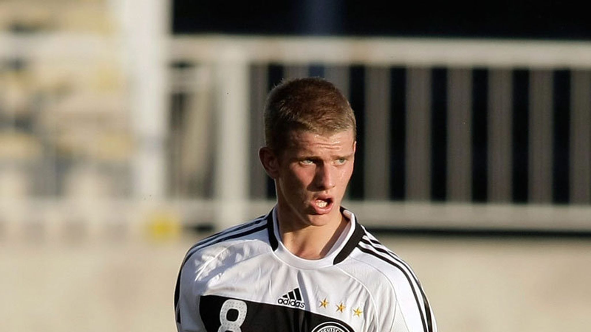 Bender twins going nowhere | Football News | Sky Sports