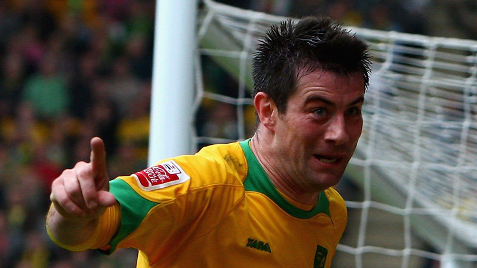 Tykes make move for Lee | Football News | Sky Sports