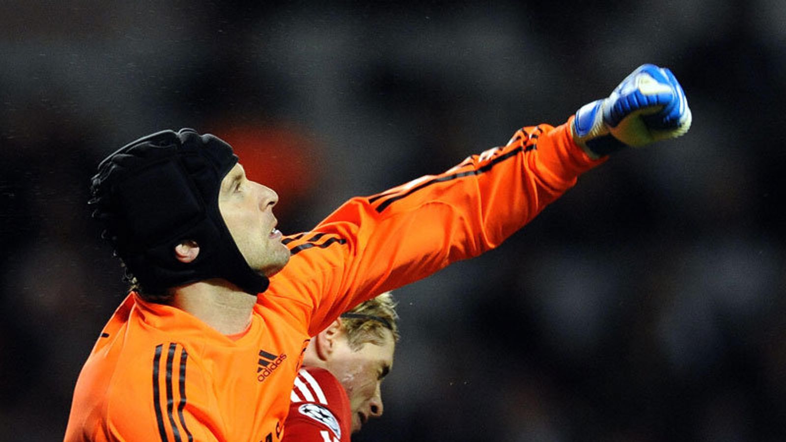 Guus backs 'unconfident' Cech | Football News | Sky Sports