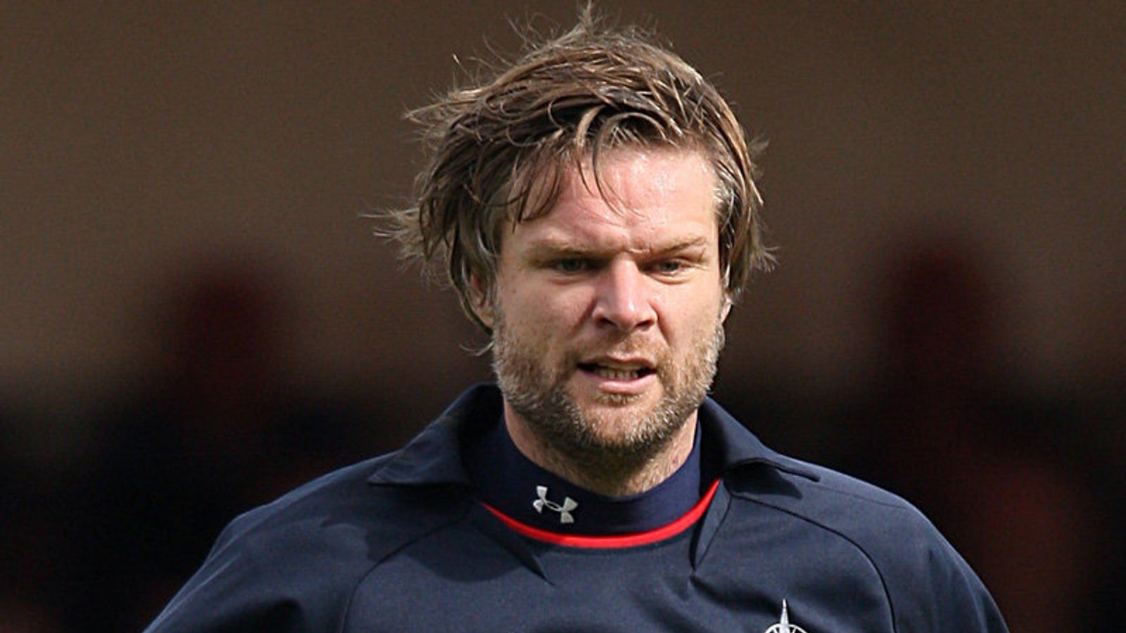 Elvis calls it quits | Football News | Sky Sports