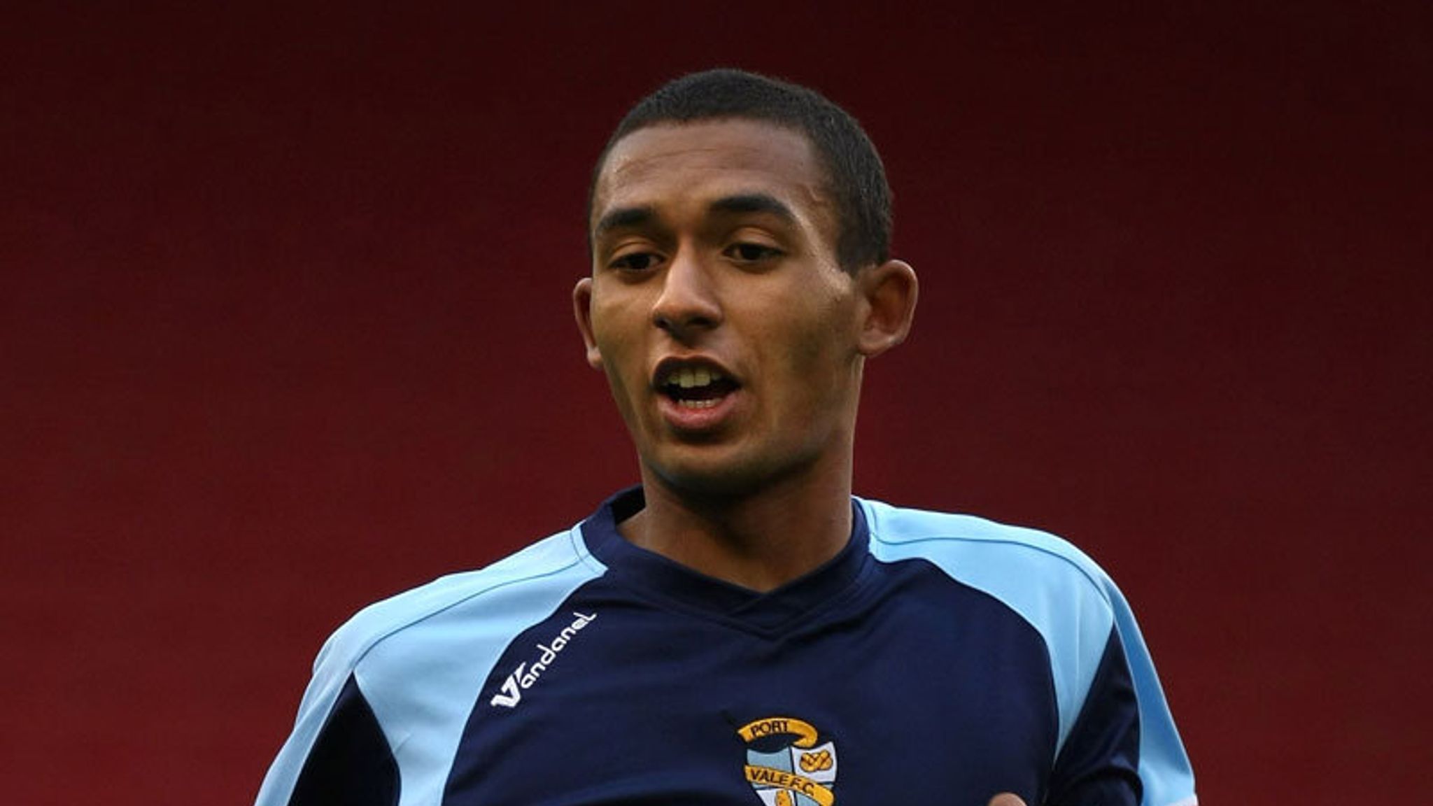 Davidson signs Vale deal | Football News | Sky Sports