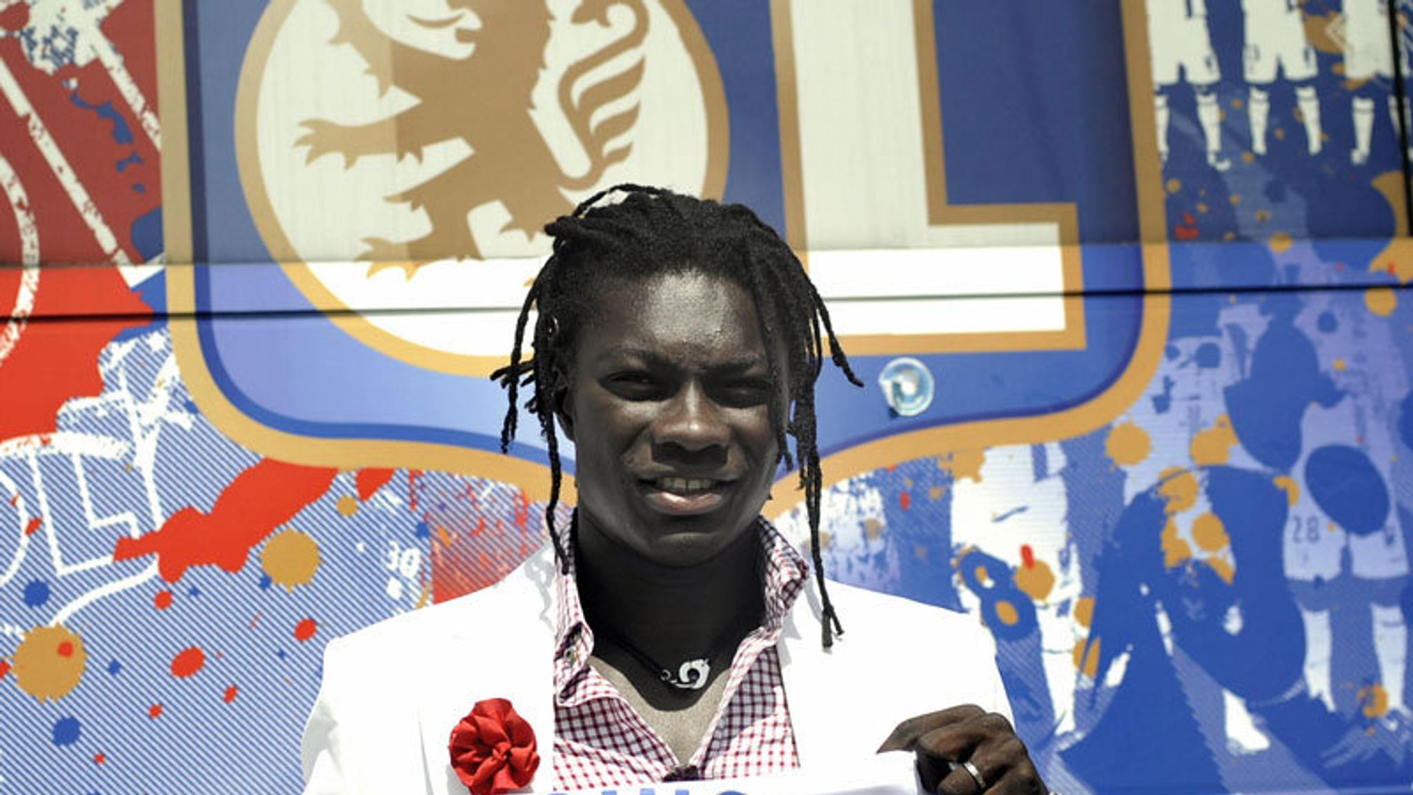 Gomis goes to Lyon | Football News | Sky Sports