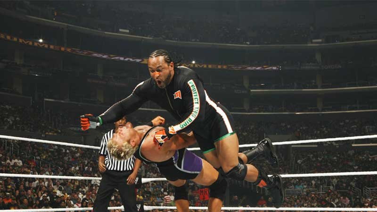 Poor Titus gets the boot | Sky Sports