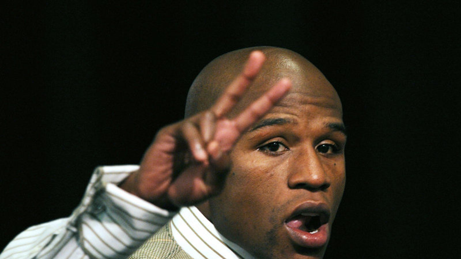 Floyd shoots down Shane | Boxing News | Sky Sports