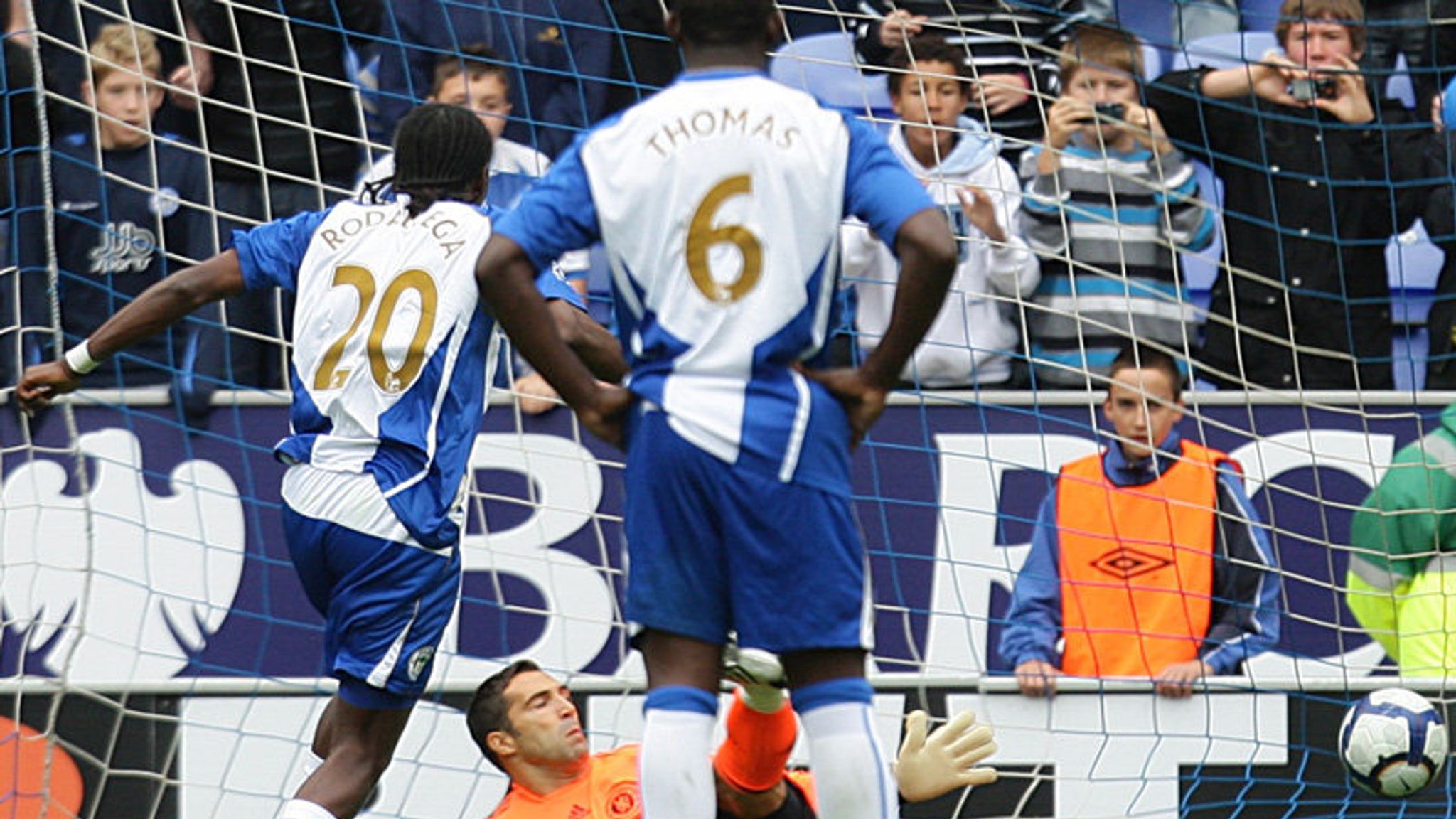 Wigan punish ten-man Chelsea | Football News | Sky Sports