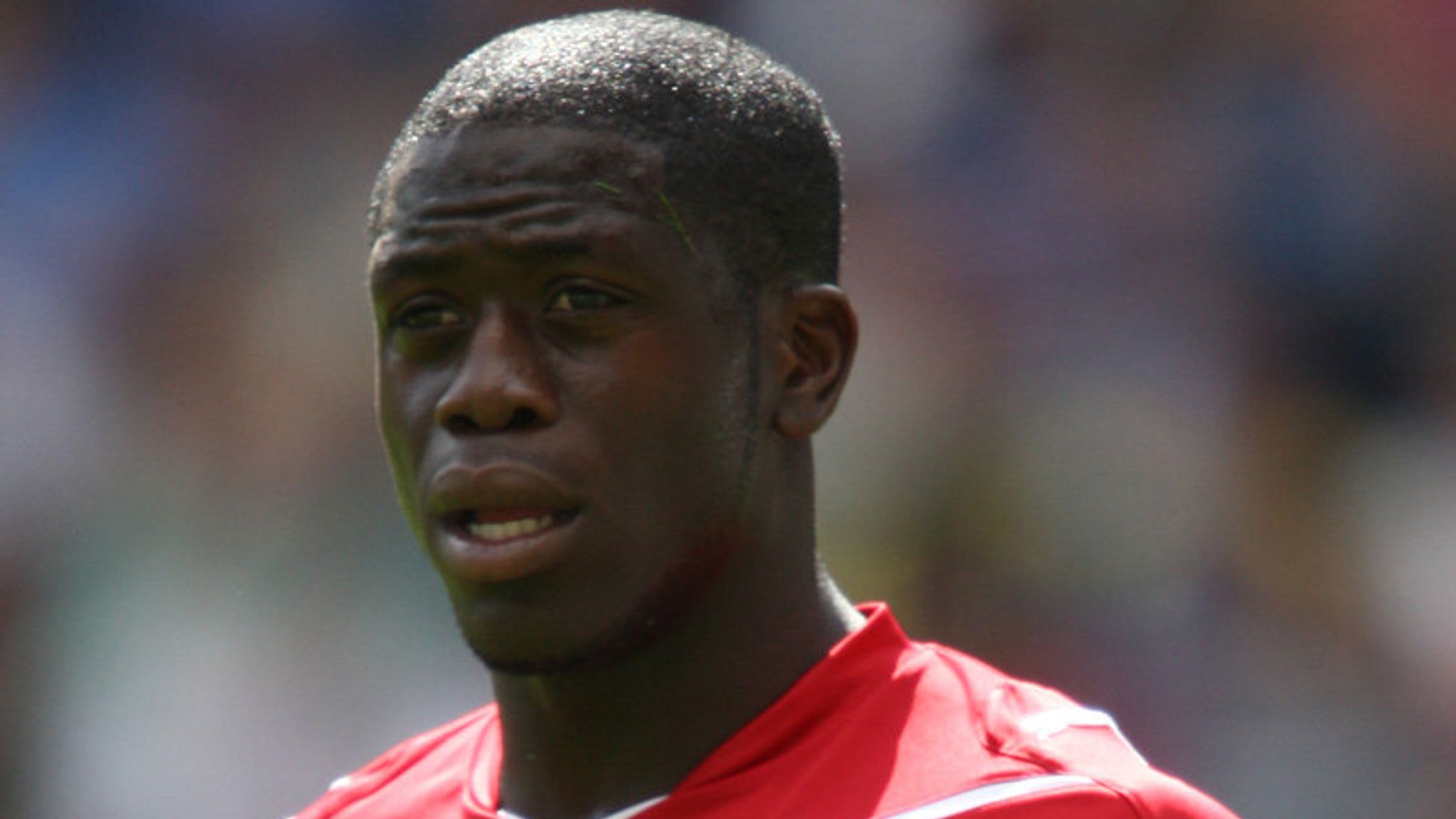 Bees bring in Akinde | Football News | Sky Sports