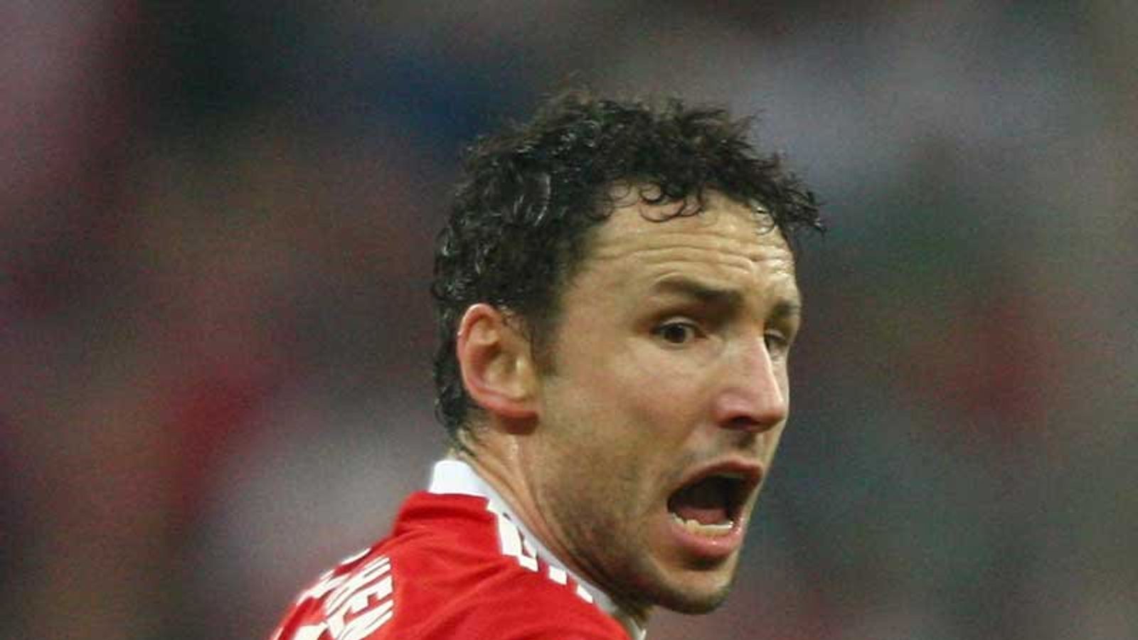 Van Bommel signs new deal | Football News | Sky Sports