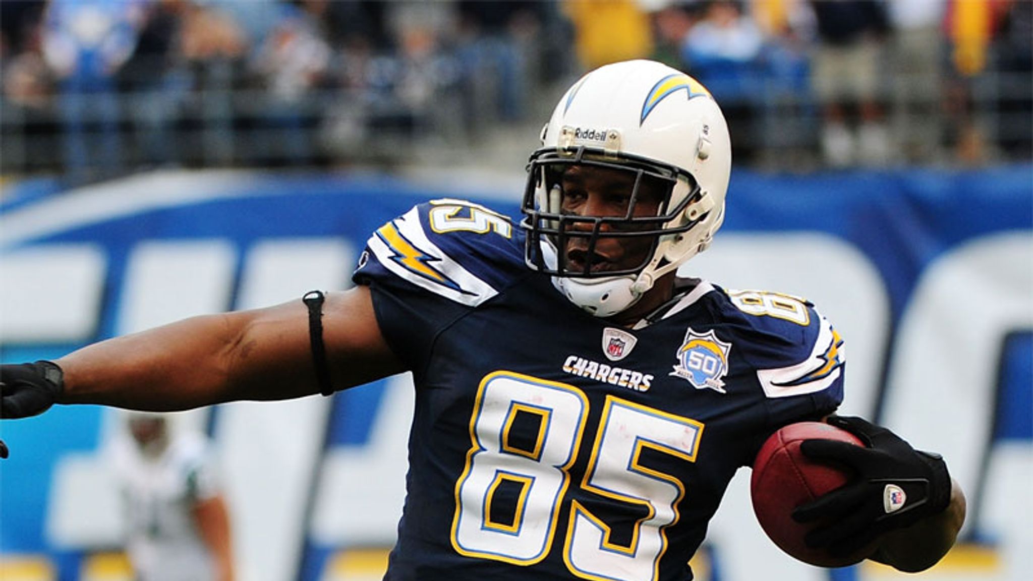 Chargers stump up for Gates | NFL News | Sky Sports