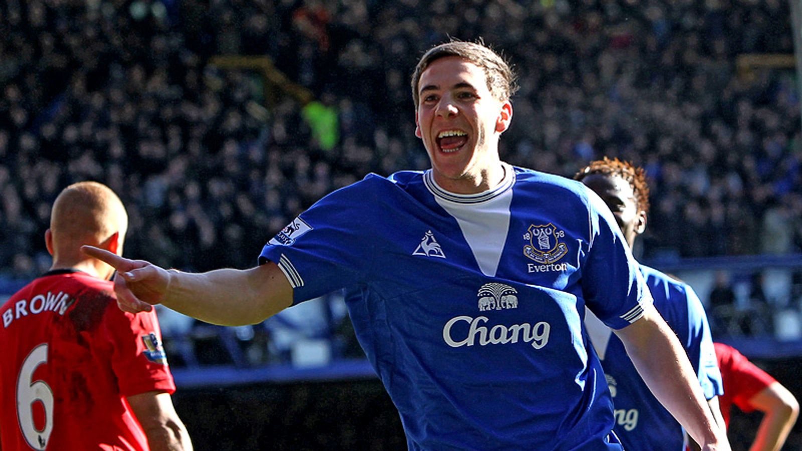 Magpies track Gosling | Football News | Sky Sports