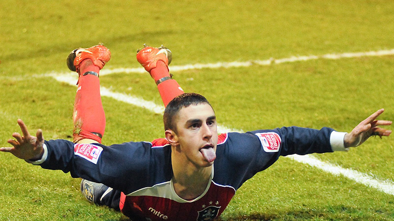 Novak signs new Terriers deal | Football News | Sky Sports