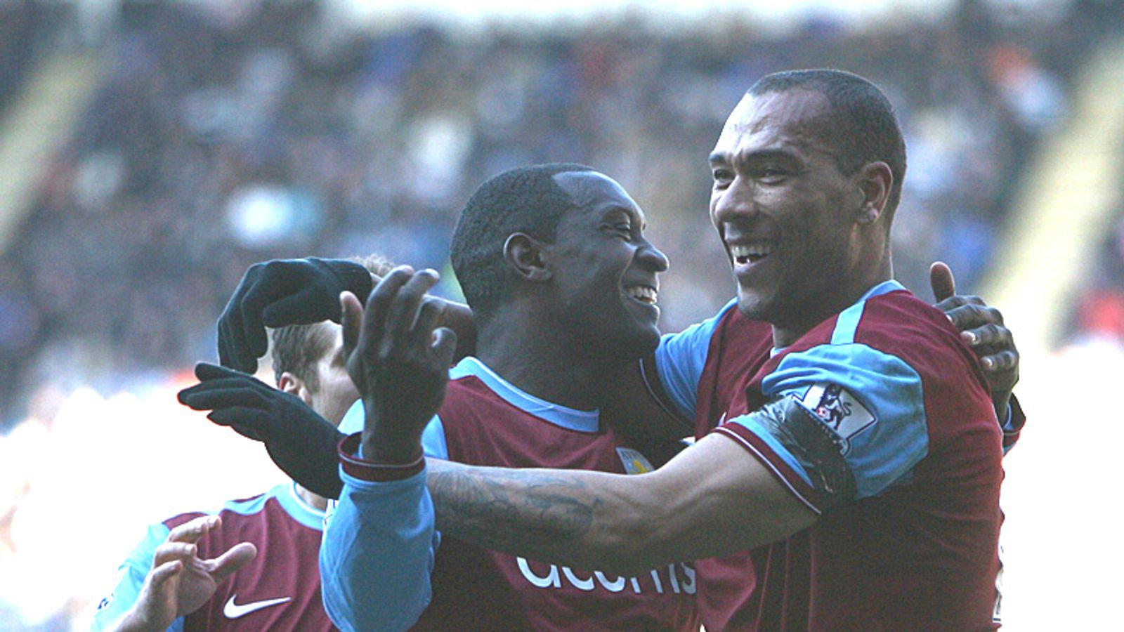 Carew tips Heskey for WC berth | Football News | Sky Sports