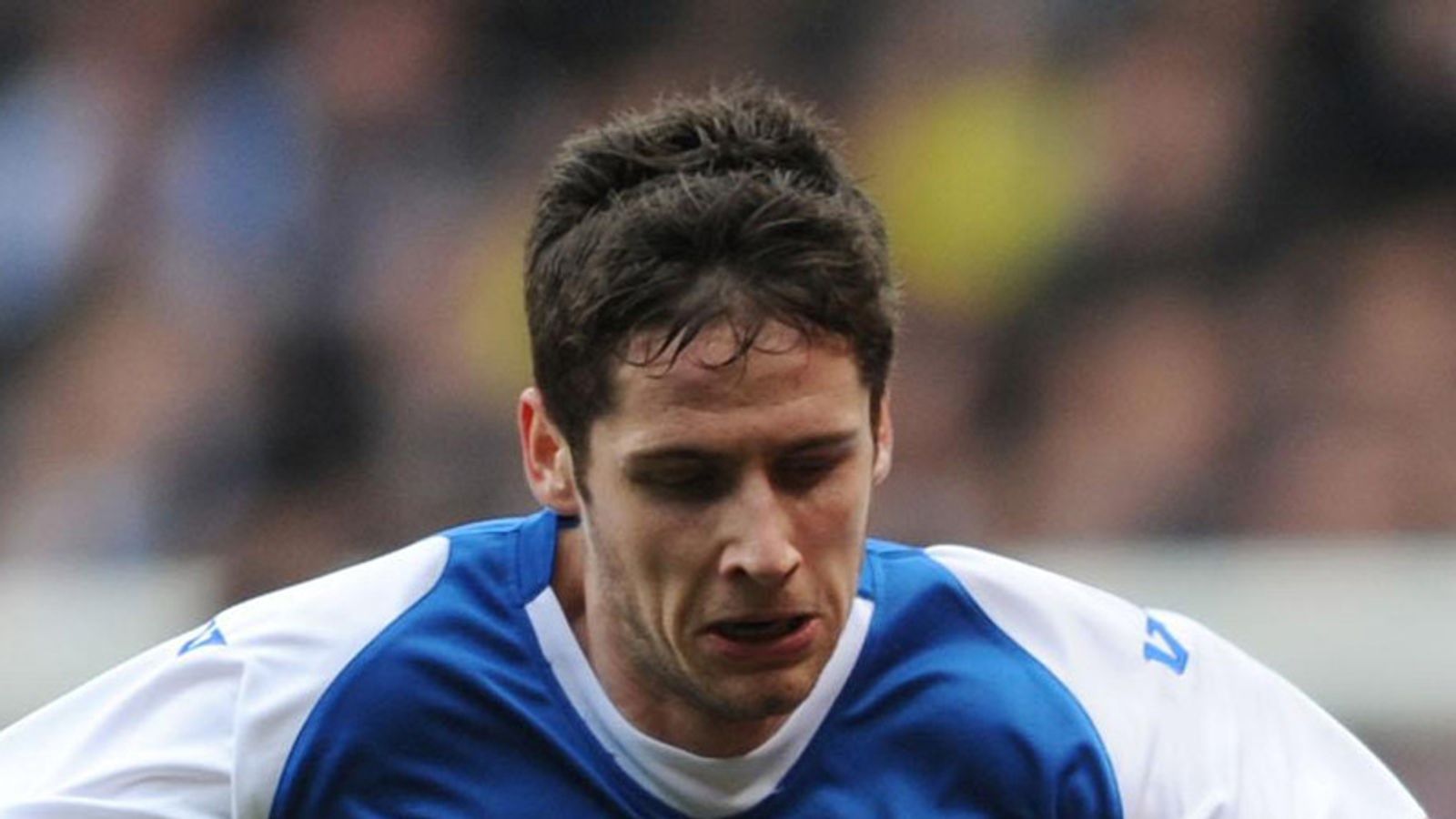 Bees plan defender sting | Football News | Sky Sports