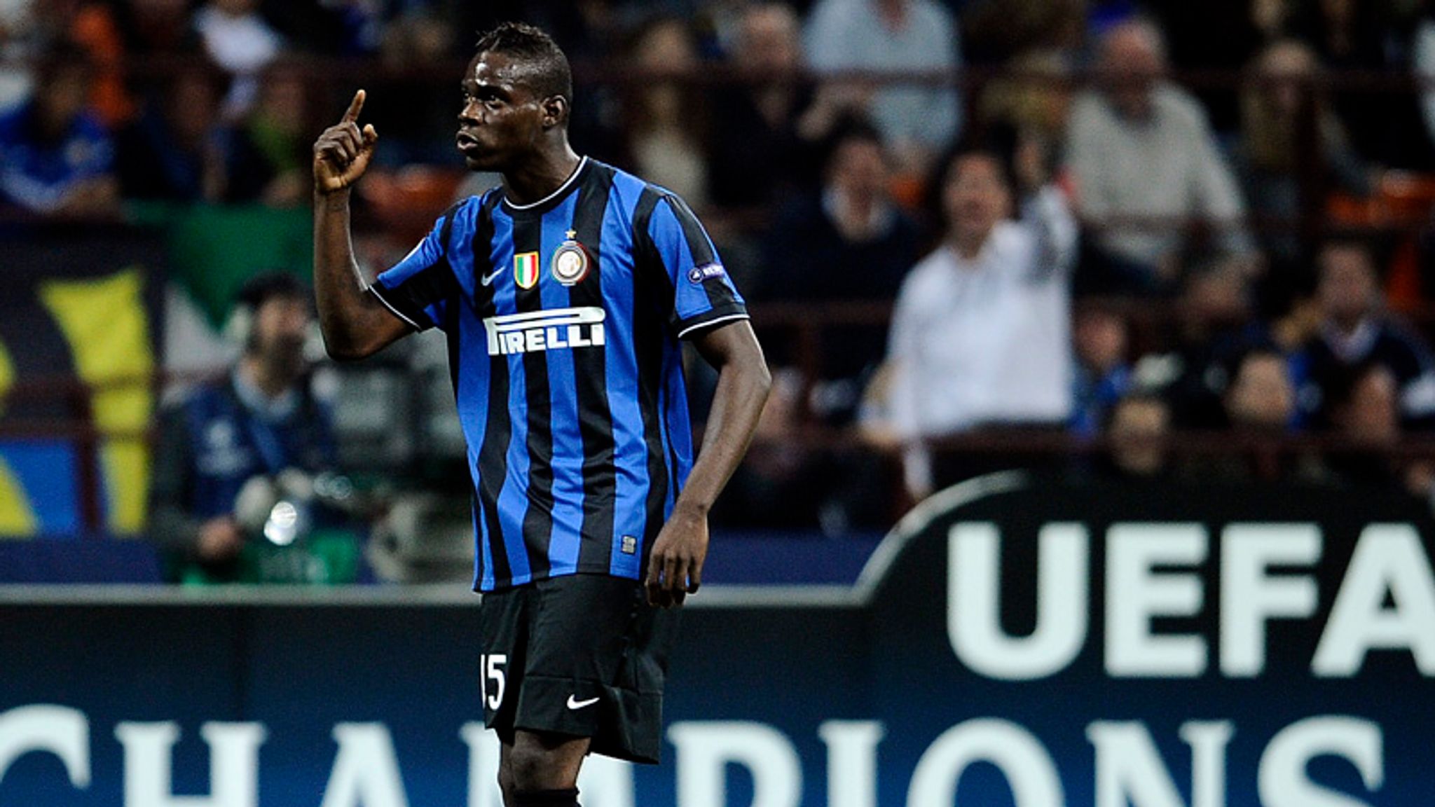 Balotelli staying with Inter | Football News | Sky Sports