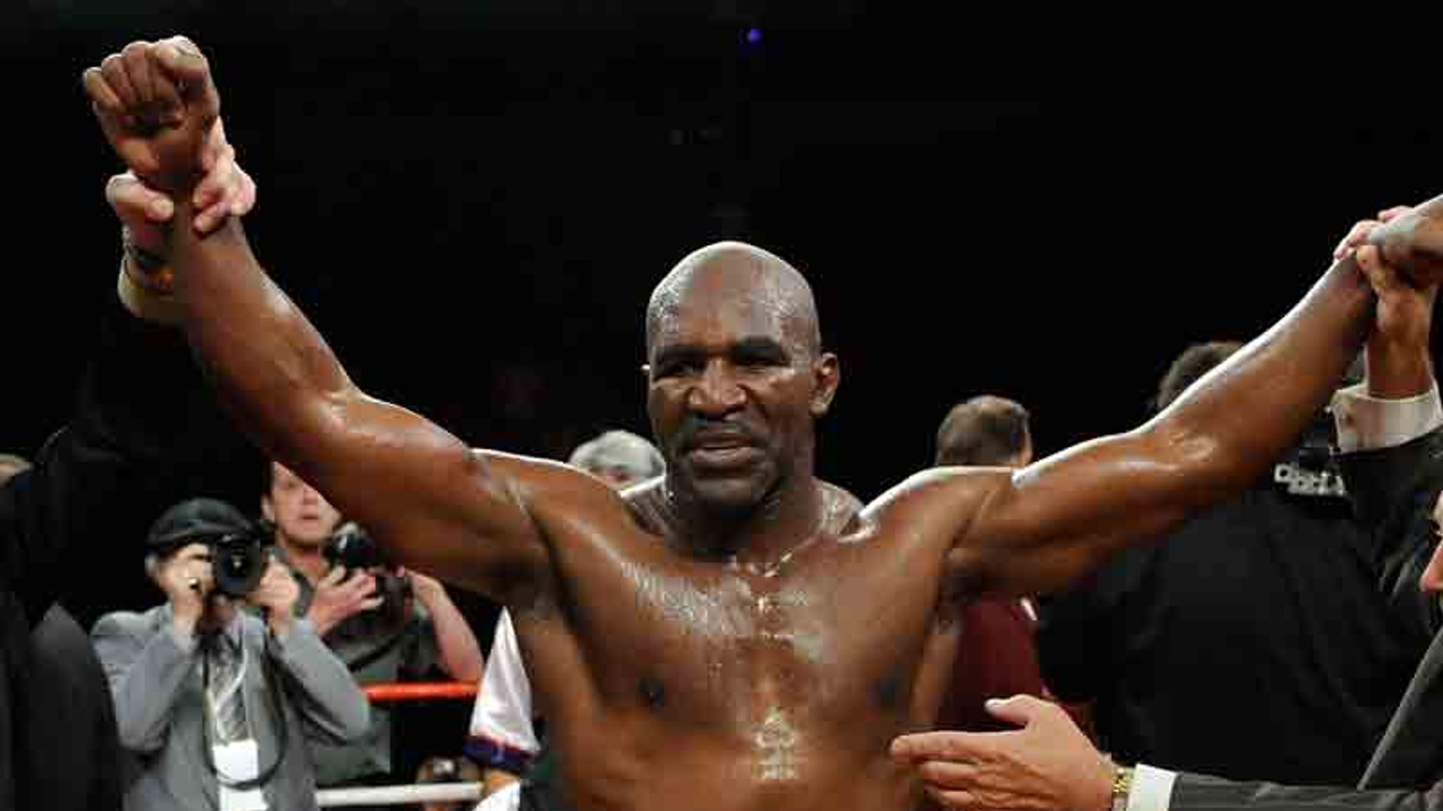Holyfield back with a win | Boxing News | Sky Sports