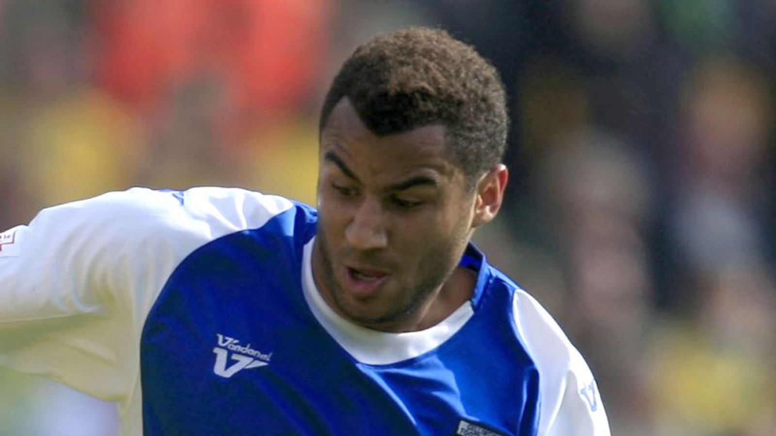 Howe gives Pirates a boost | Football News | Sky Sports